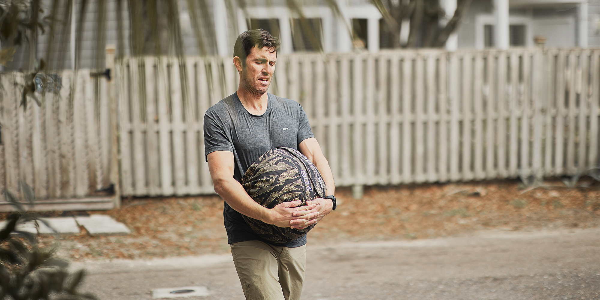 Why Sit Ups Are Bad For You & Carrying is Good – GORUCK EU